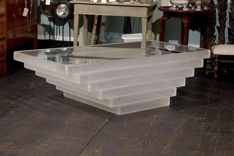 American Vintage Lucite Coffee Table with Graded Sides at 1stDibs