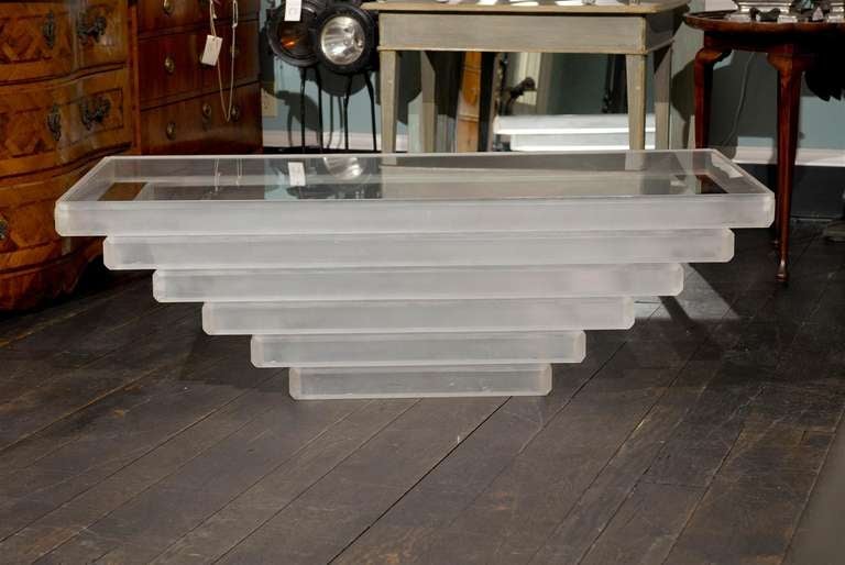 American Vintage Lucite Coffee Table with Graded Sides at 1stDibs