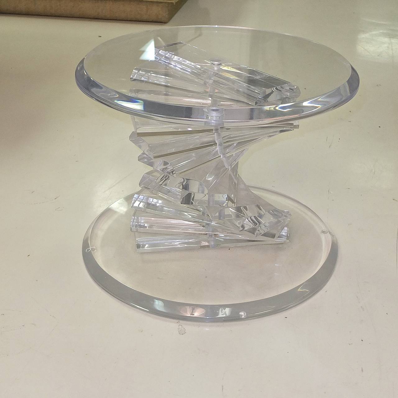 Mid-Century Lucite Spiral Stacked Block Round Table For Sale at 1stDibs