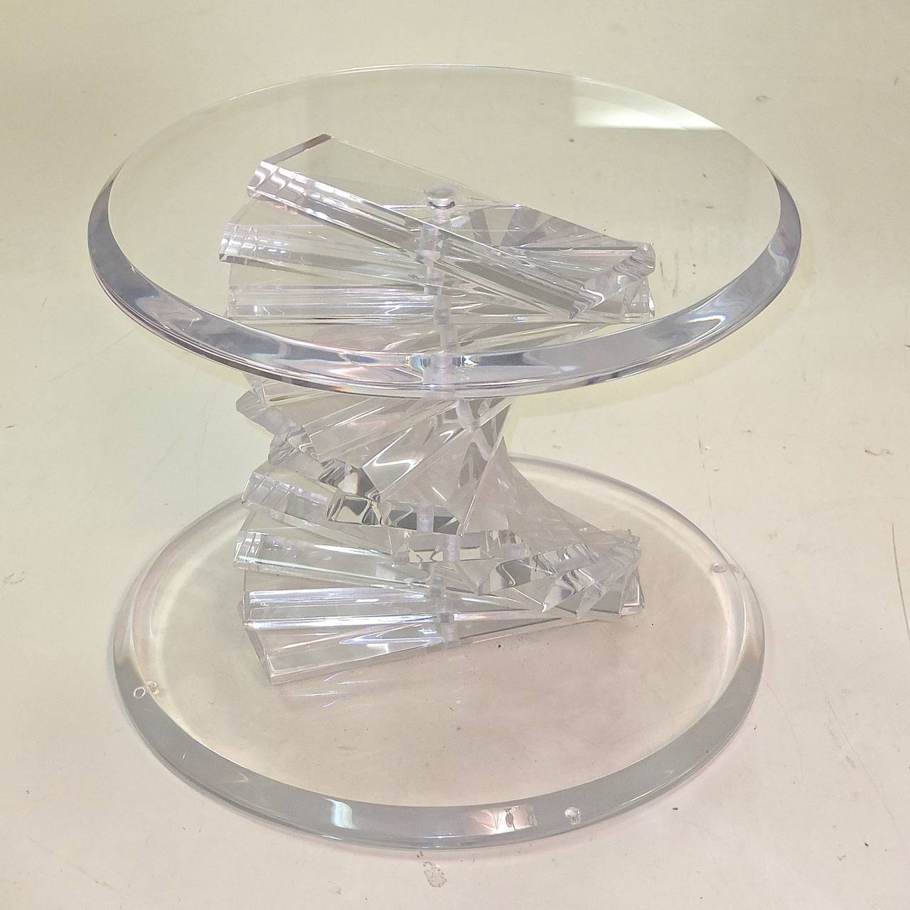 Mid-Century Lucite Spiral Stacked Block Round Table For Sale at 1stDibs