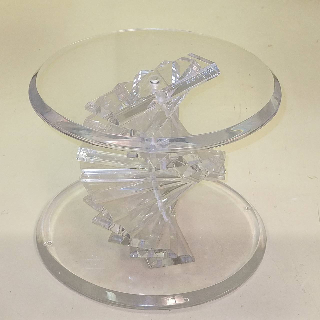 Mid-Century Lucite Spiral Stacked Block Round Table For Sale at 1stDibs
