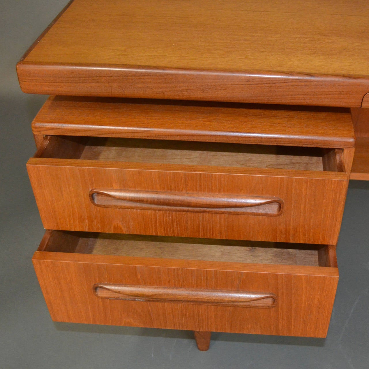 Mid-Century Ib Kofod-Larsen G Plan Floating Desk at 1stDibs | g plan ...