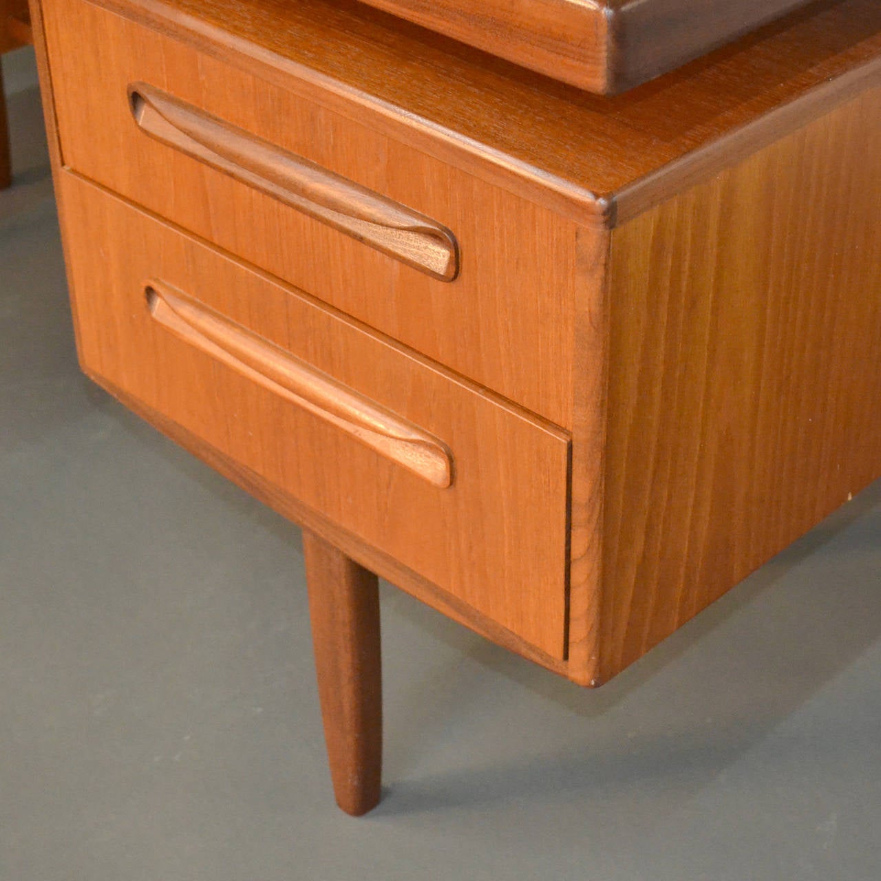 Mid-Century Ib Kofod-Larsen G Plan Floating Desk at 1stDibs | g plan ...