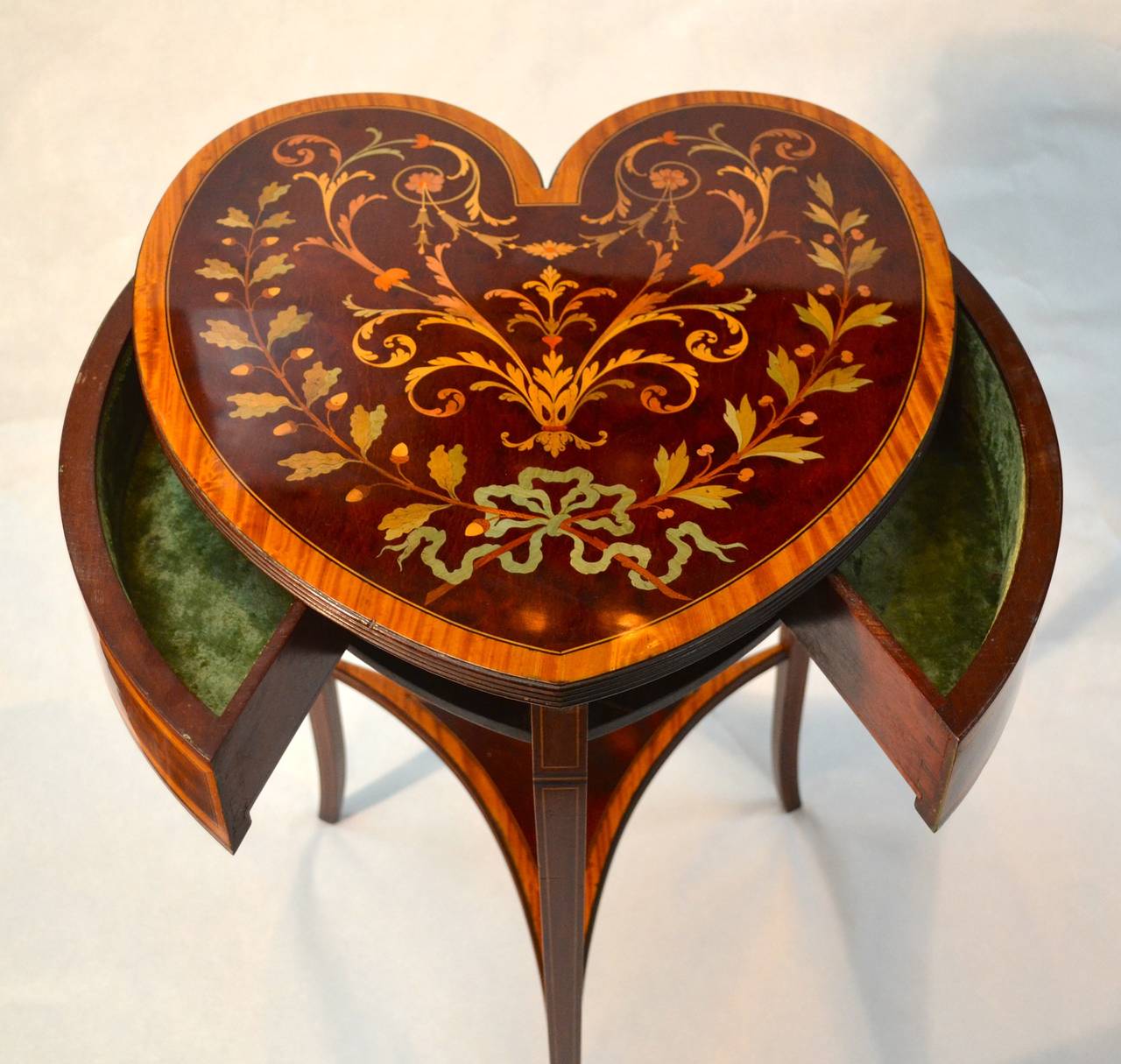 Edwardian Heart Shaped Table For Sale at 1stDibs