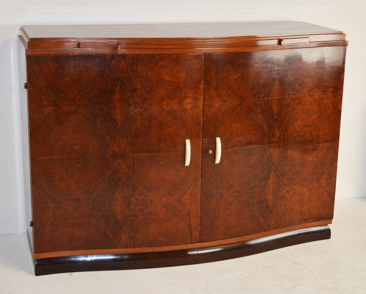 French Art Deco Buffet For Sale at 1stdibs