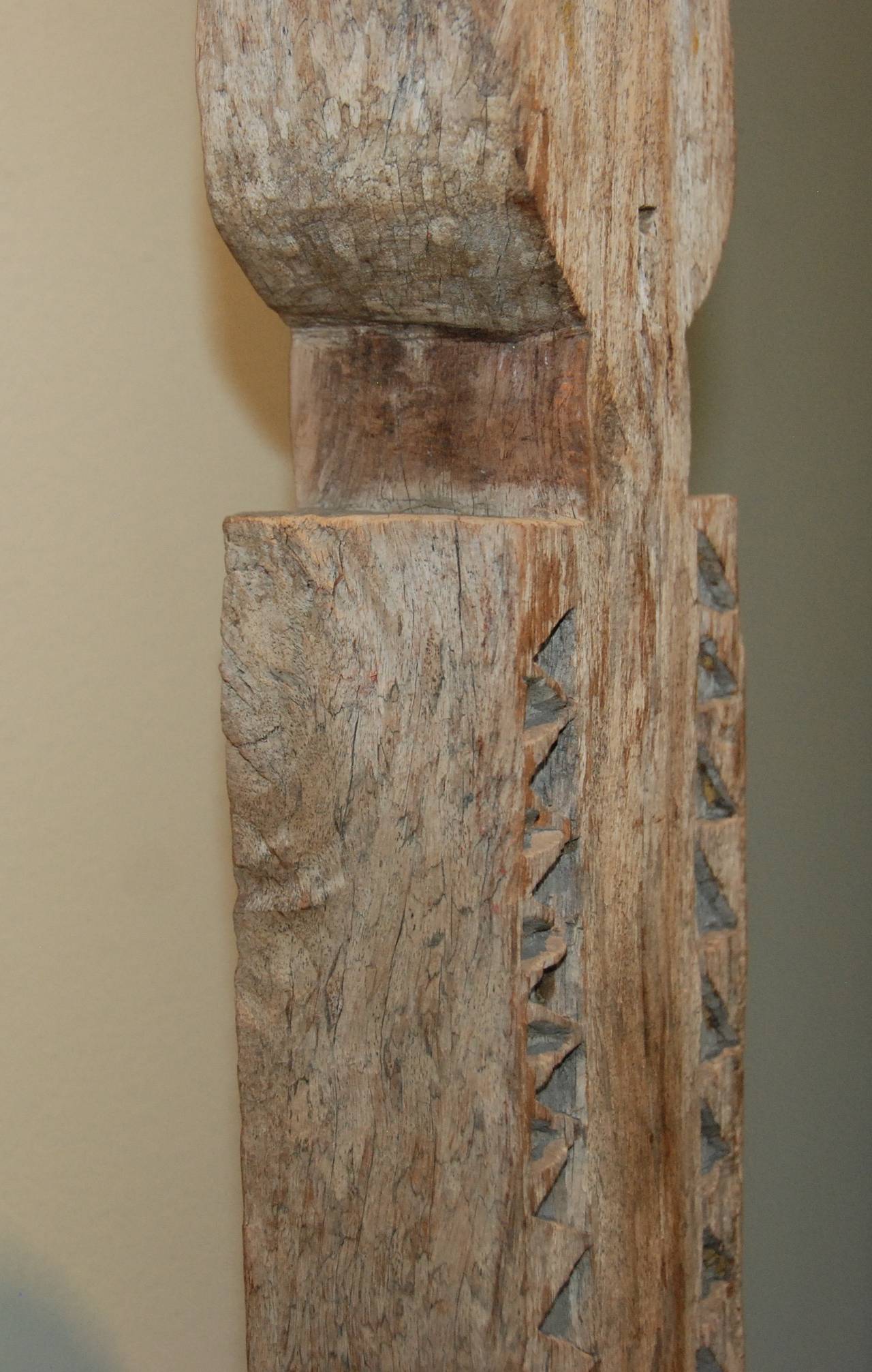 Giryama Vivango African Post For Sale at 1stDibs