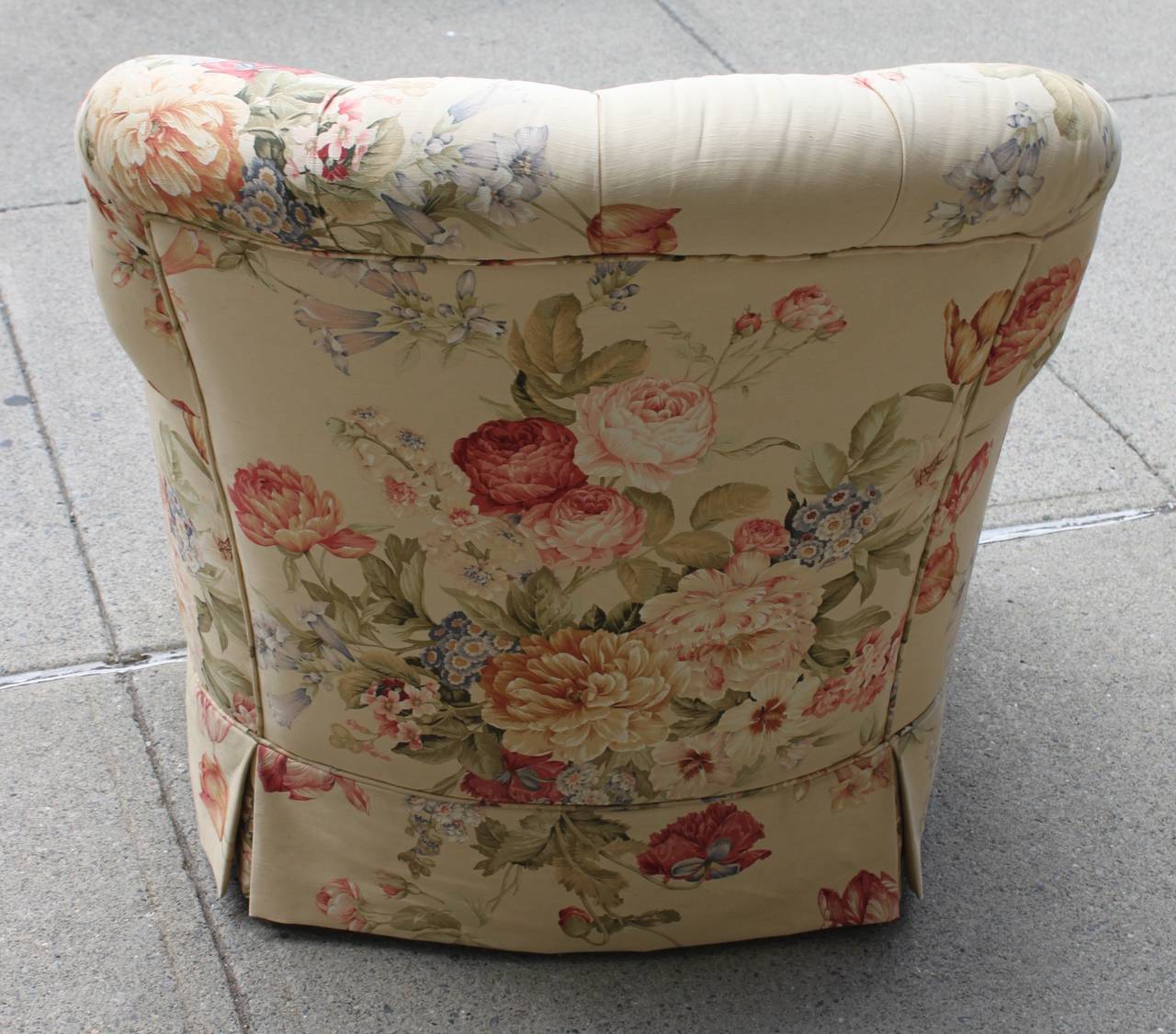 Pair of Vintage Frame Lounge Club Chairs For Sale at 1stDibs