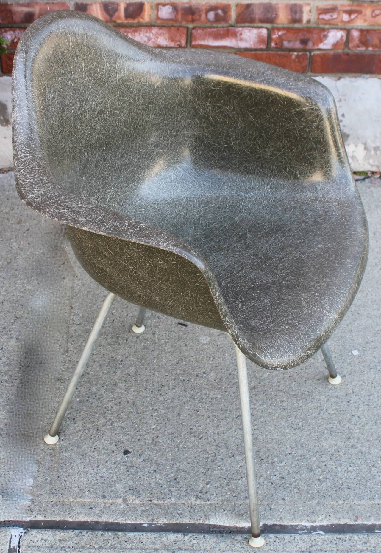 Eames Shell Armchair in Elephant Grey For Sale at 1stDibs