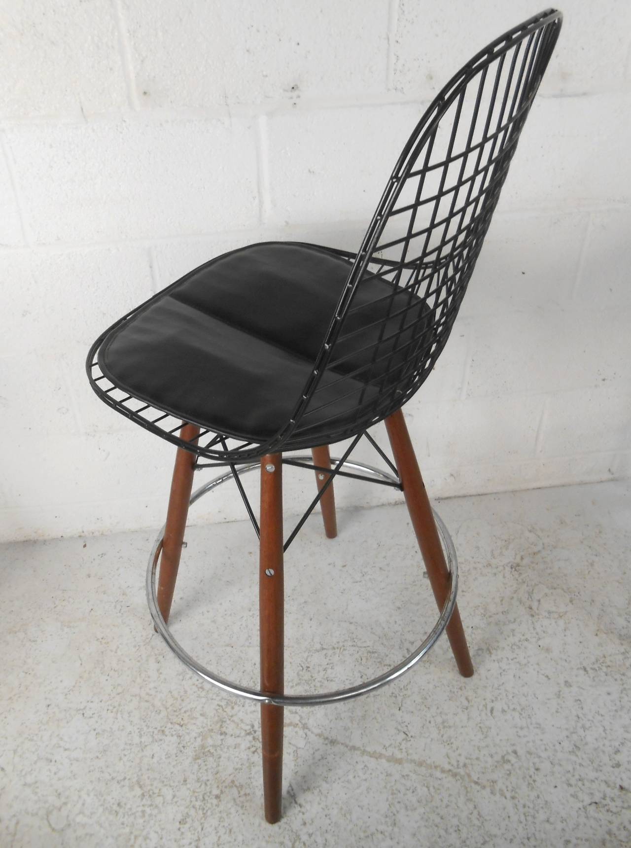 Set of Four Mid-Century Modern Barstools In the Style of Harry Bertoia ...