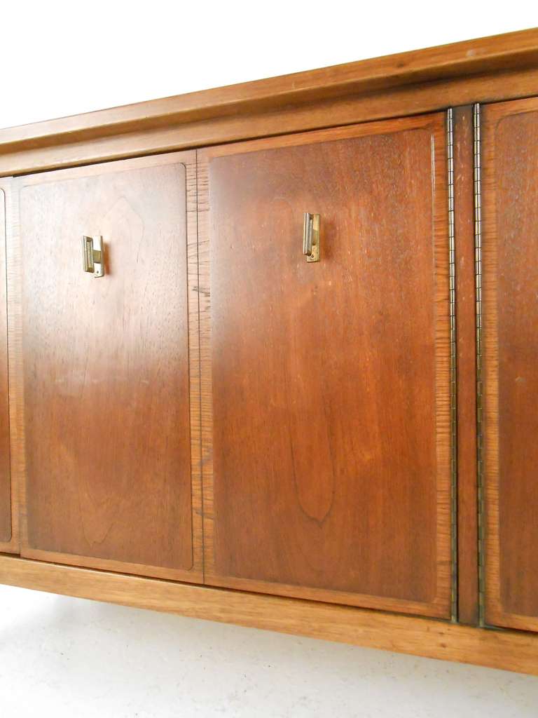 Lane Server at 1stDibs