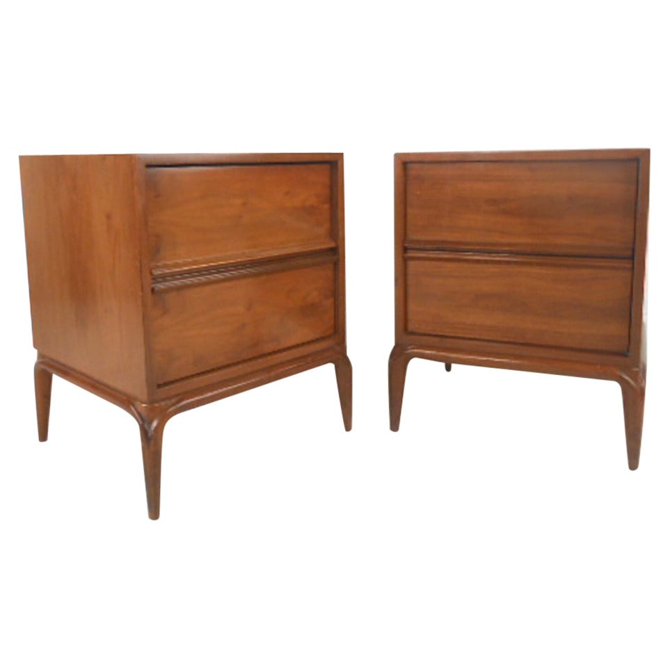 Pair Mid-Century Modern Walnut Nightstands at 1stDibs