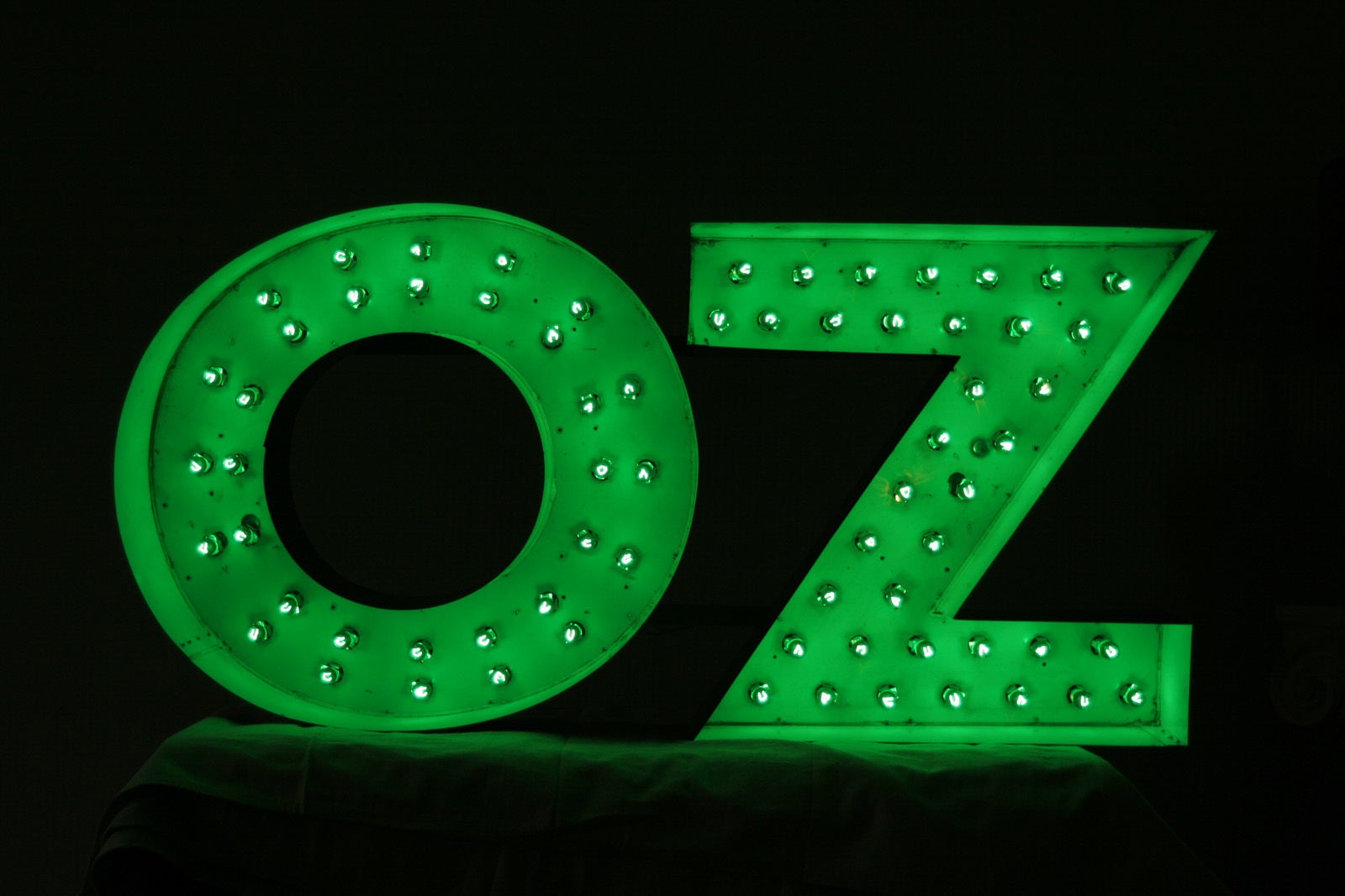 Large Vintage Lighted OZ sign For Sale at 1stDibs