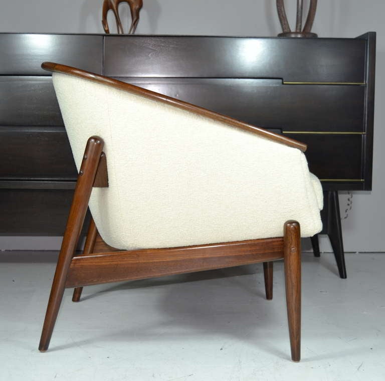 Mid-Mod Floating Lounge Chairs at 1stDibs