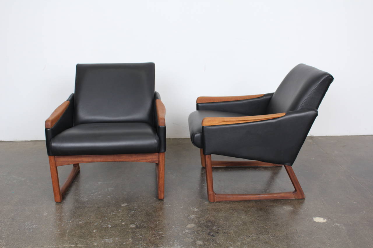 Mid-Century Modern Leather Lounge Chairs at 1stDibs