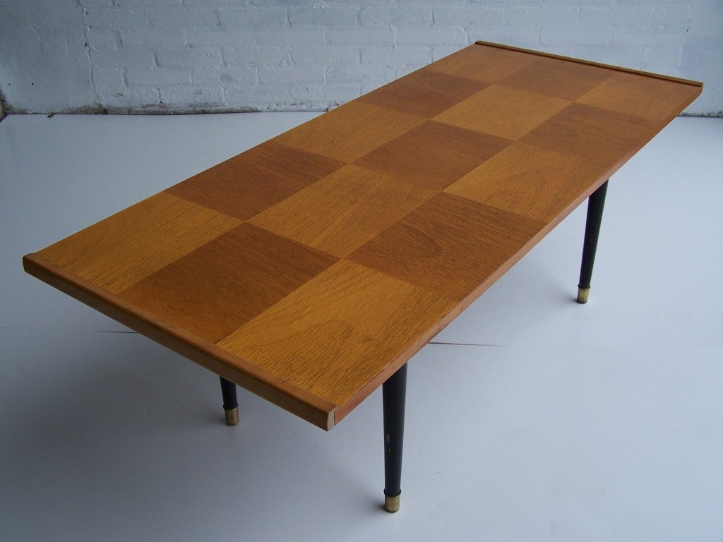 Table basse italienne à damier en bois motif damier sur 1stDibs