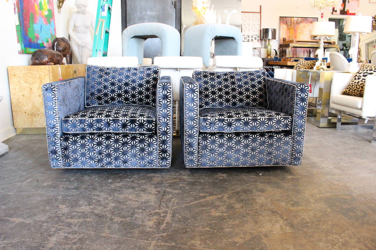 Pair of Cube Chairs in Midnight Blue Velvet at 1stDibs