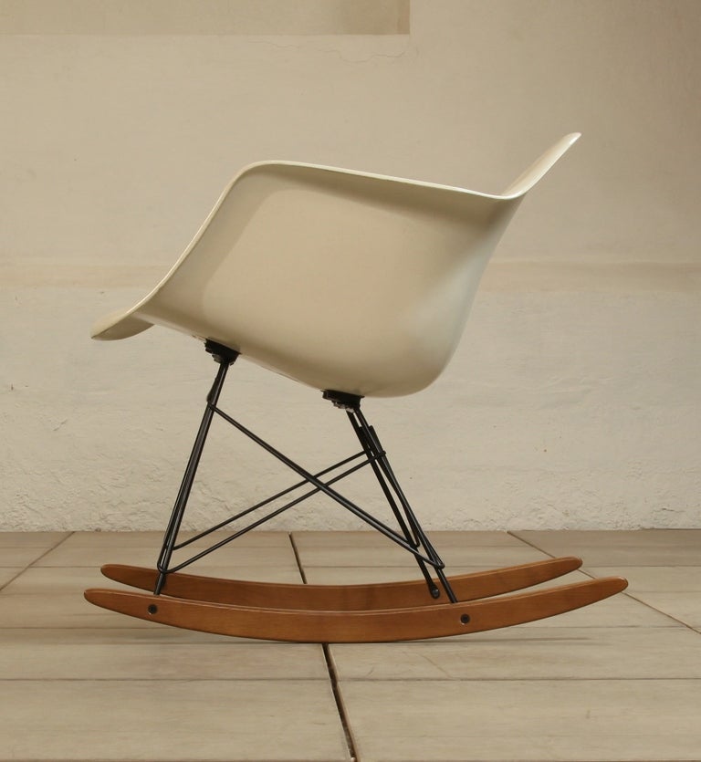 1960's Charles and Ray Eames white side shell rocker Herman Miller at ...