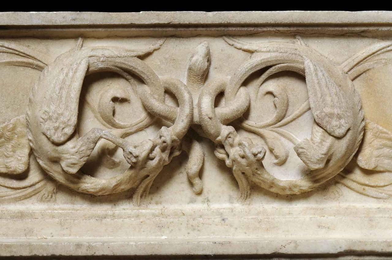 French Renaissance style marble fireplace lintel - 19th Century at 1stDibs