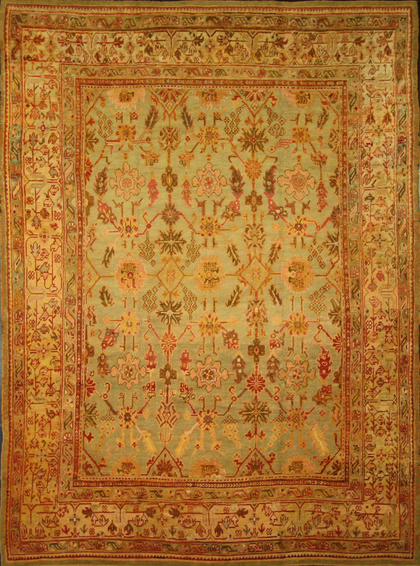 Late 19th Century Ivory Oushak Rug with Rose Highlights For Sale at 1stDibs