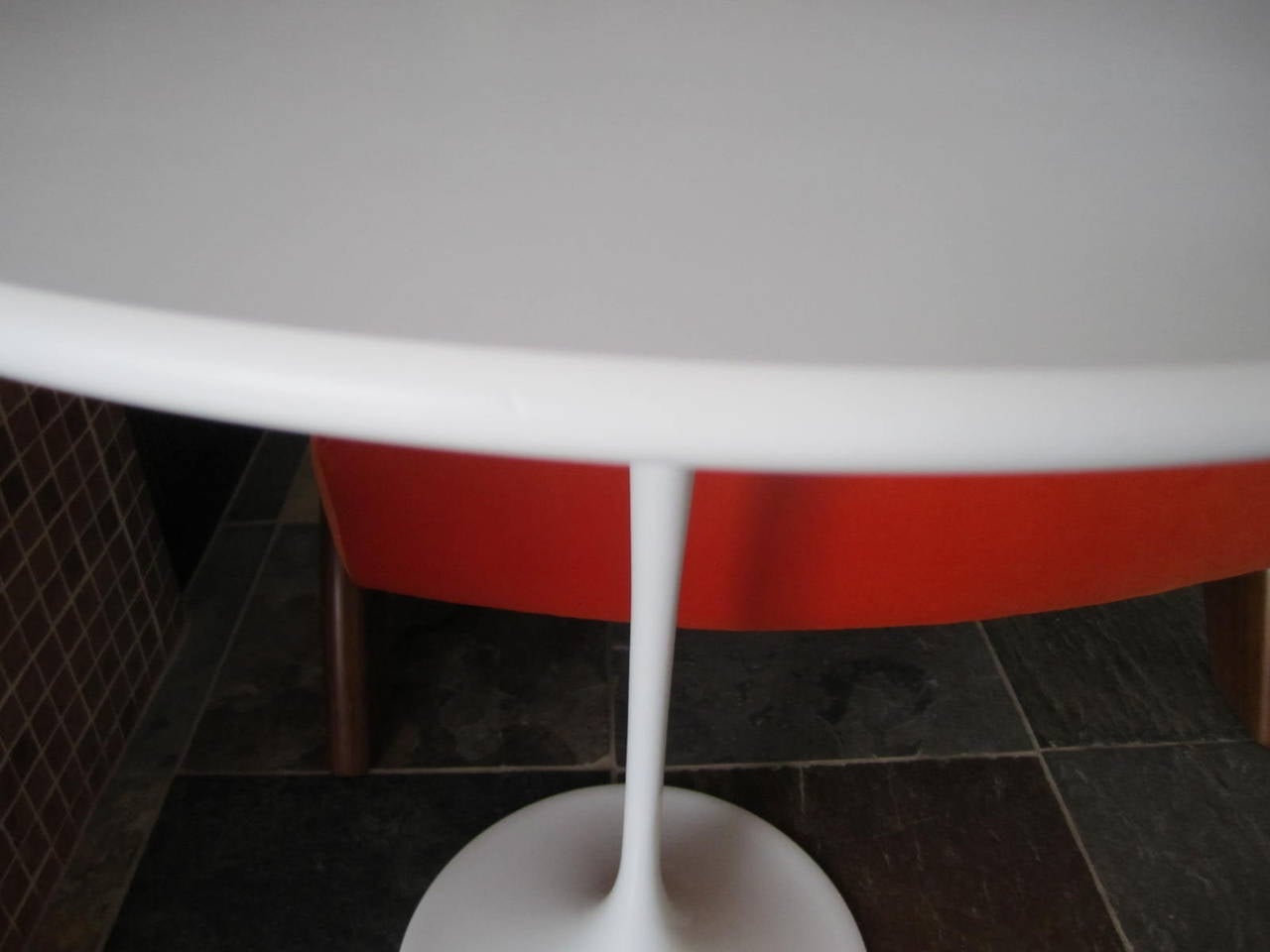Pristine Vintage Knoll Saarinen, Round Mid-Century Modern Side Table at ...