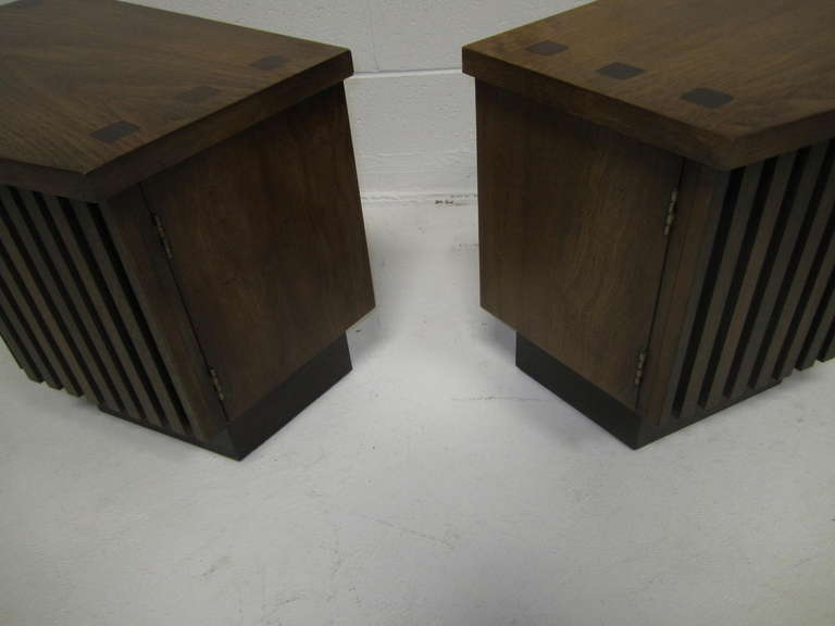 Handsome Pair Of Ribbed Front Plinth Base Lane Night Stands Mid-century ...