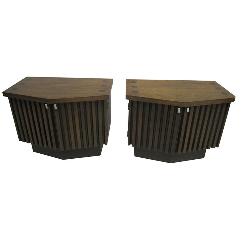 Handsome Pair Of Ribbed Front Plinth Base Lane Night Stands Mid-century ...