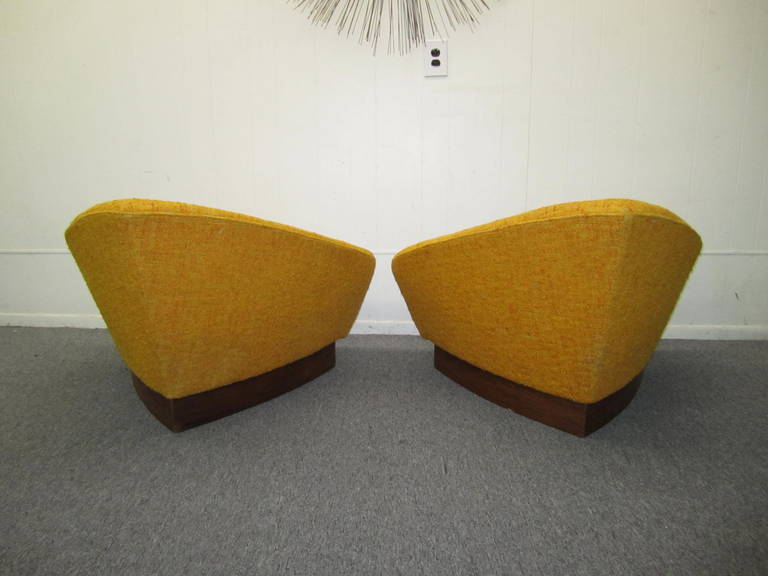 Extremely Rare Pair of Triangular Shaped Vladimir Kagan Style Lounge ...