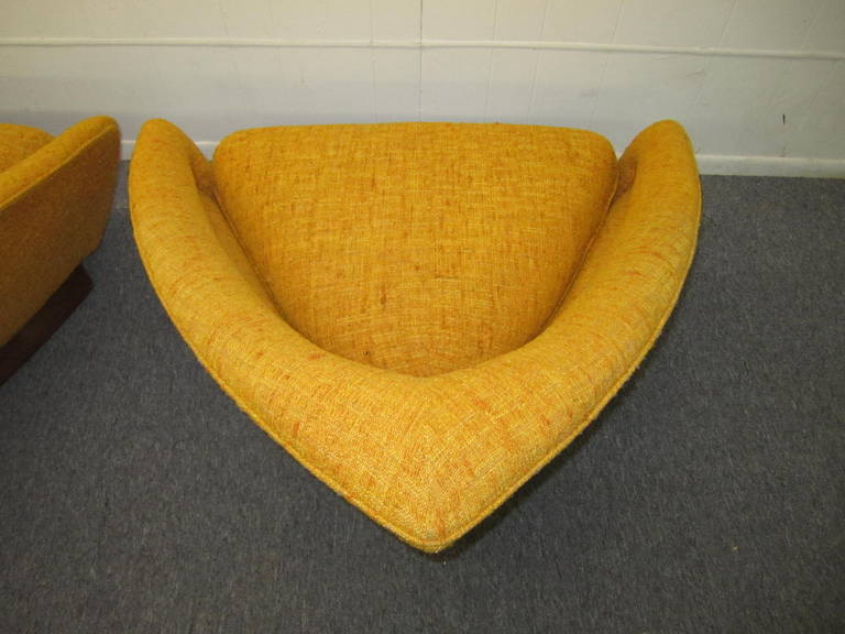 Extremely Rare Pair of Triangular Shaped Vladimir Kagan Style Lounge ...