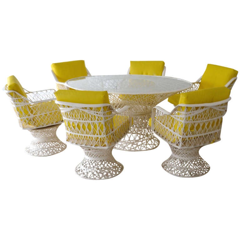 Spun Fiberglass Oval Dining Table and Six Chairs at 1stdibs