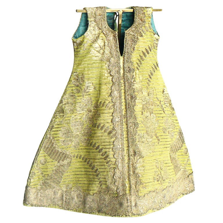 18th Century Brocade Image Robe For Sale at 1stDibs