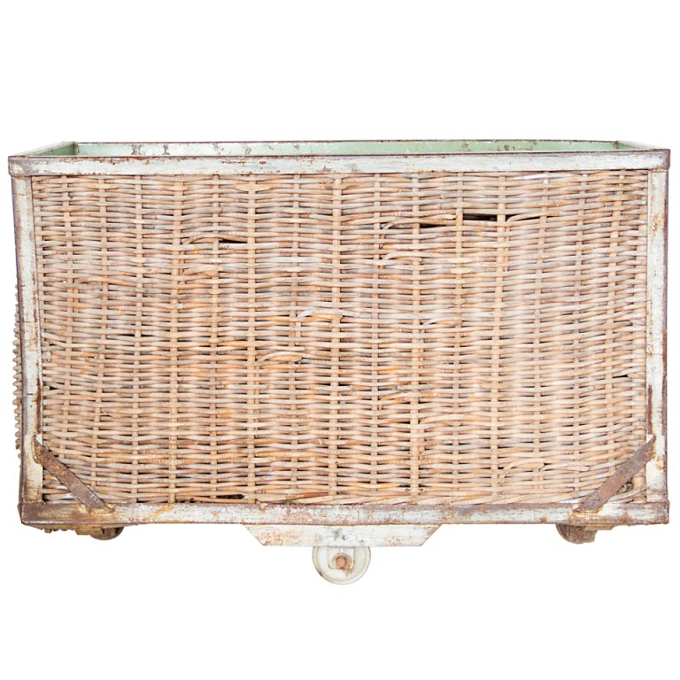 19th Century Laundry Basket For Sale at 1stDibs