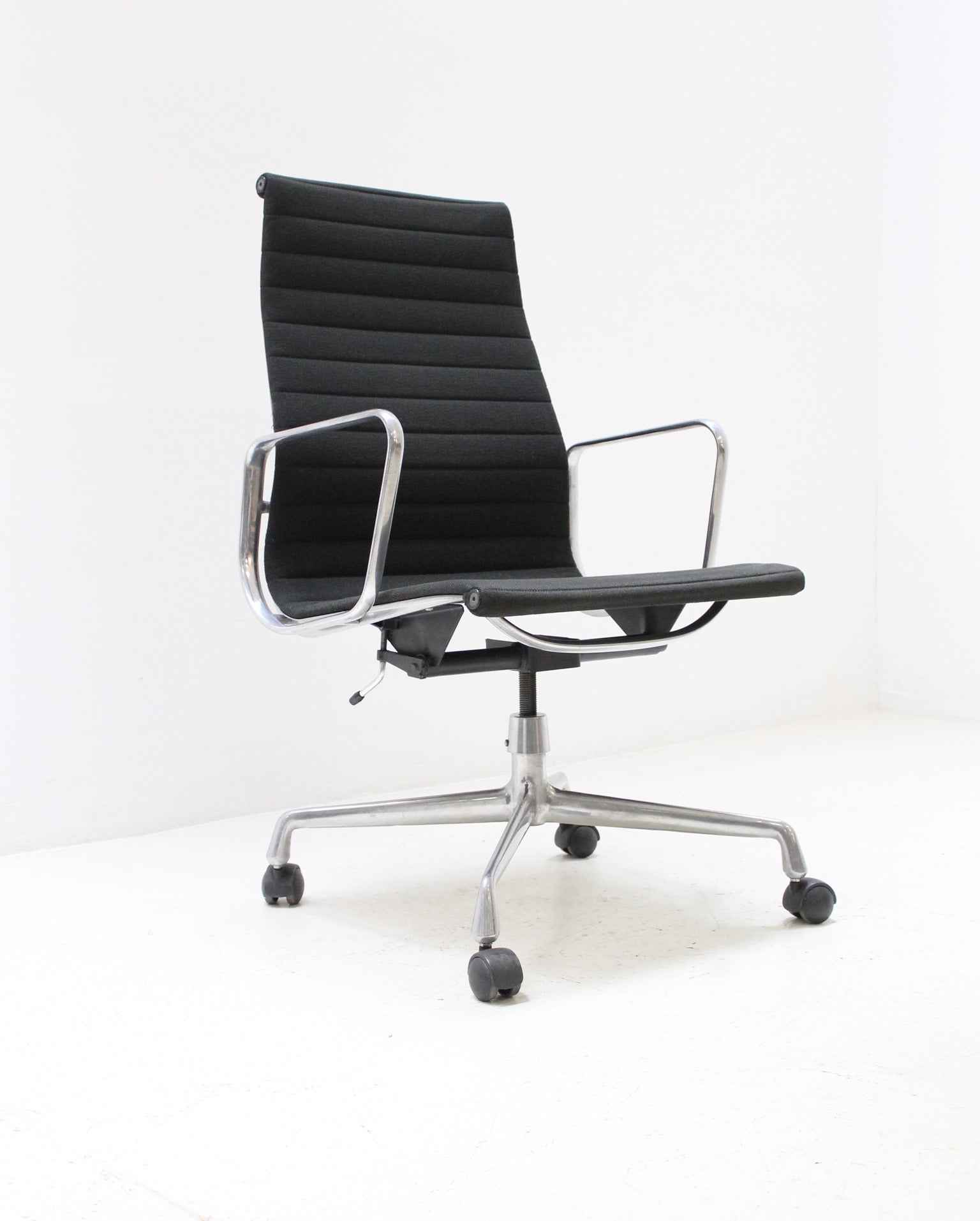 Eames Aluminium Group Chair EA119 at 1stDibs