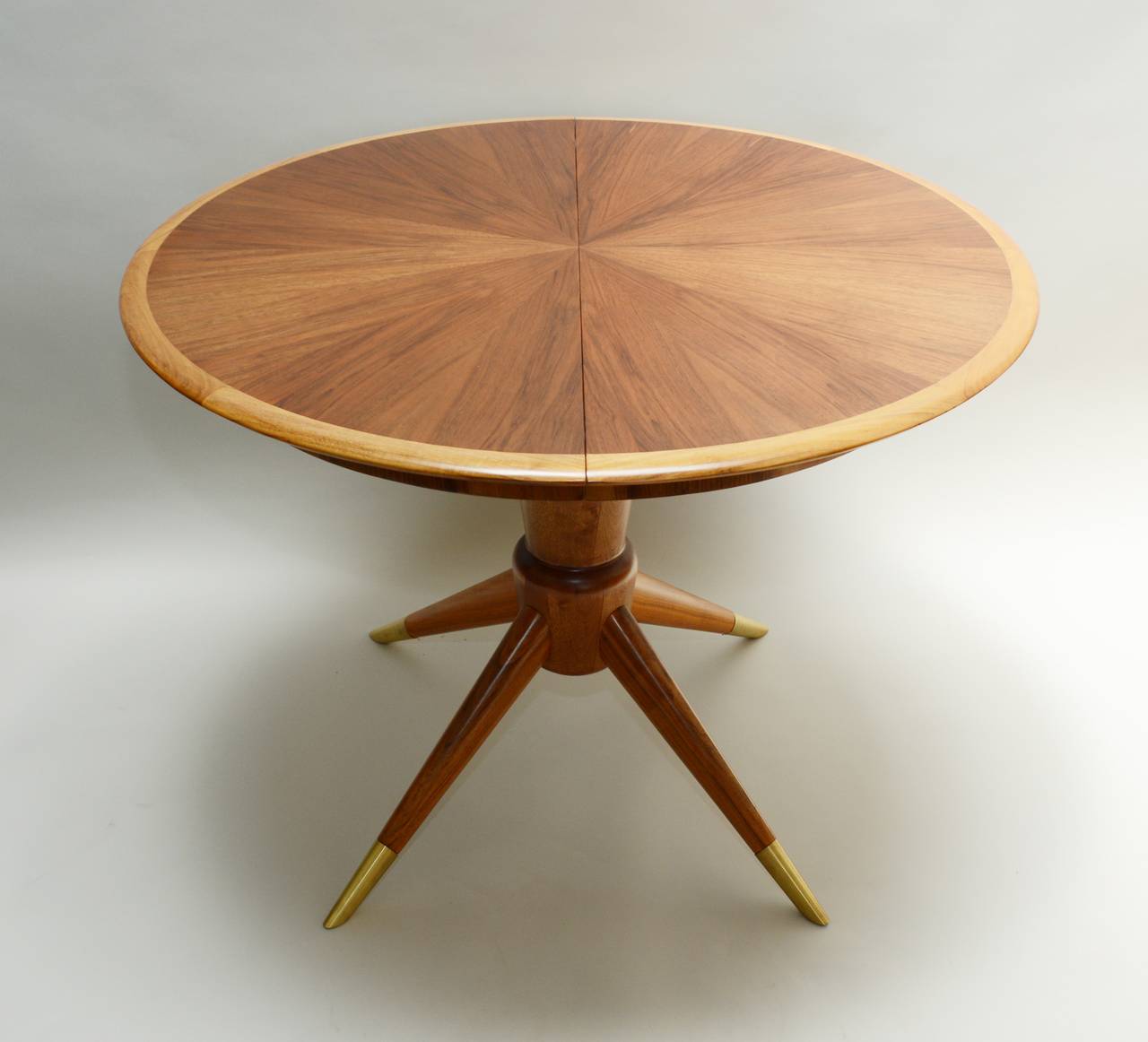 Italian Round Pedestal Dining Table at 1stDibs