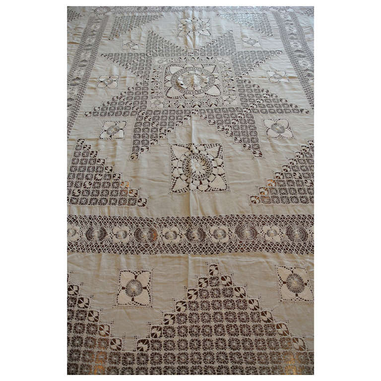 Antique Lace Tablecloth For Sale at 1stDibs