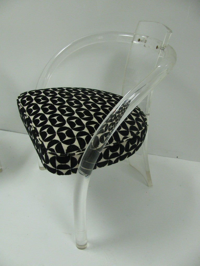 Pair of Mid-Century Modern Lucite Armchairs For Sale at 1stDibs