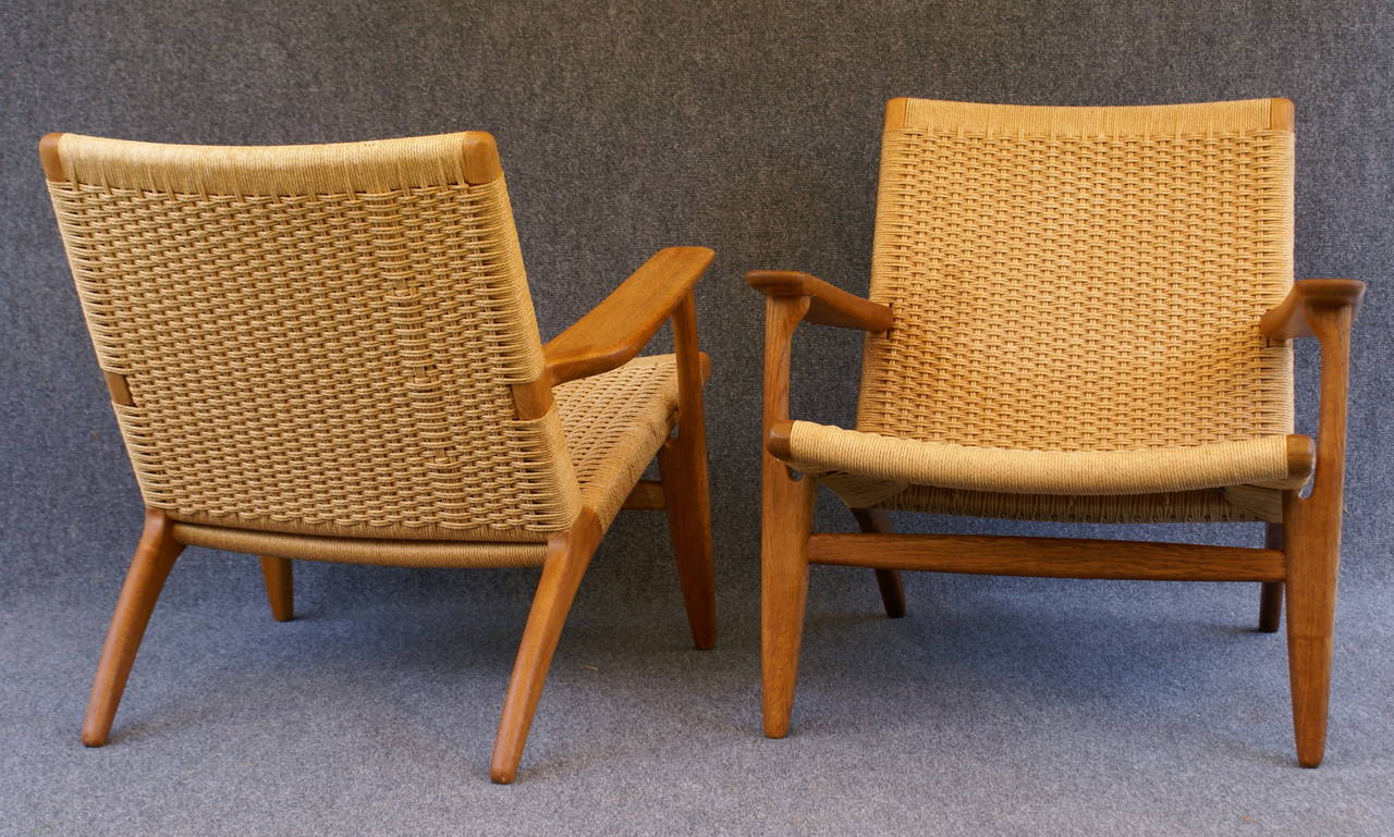 Pair of Hans Wegner CH25 Chairs in Oak and Paper Cord at 1stDibs