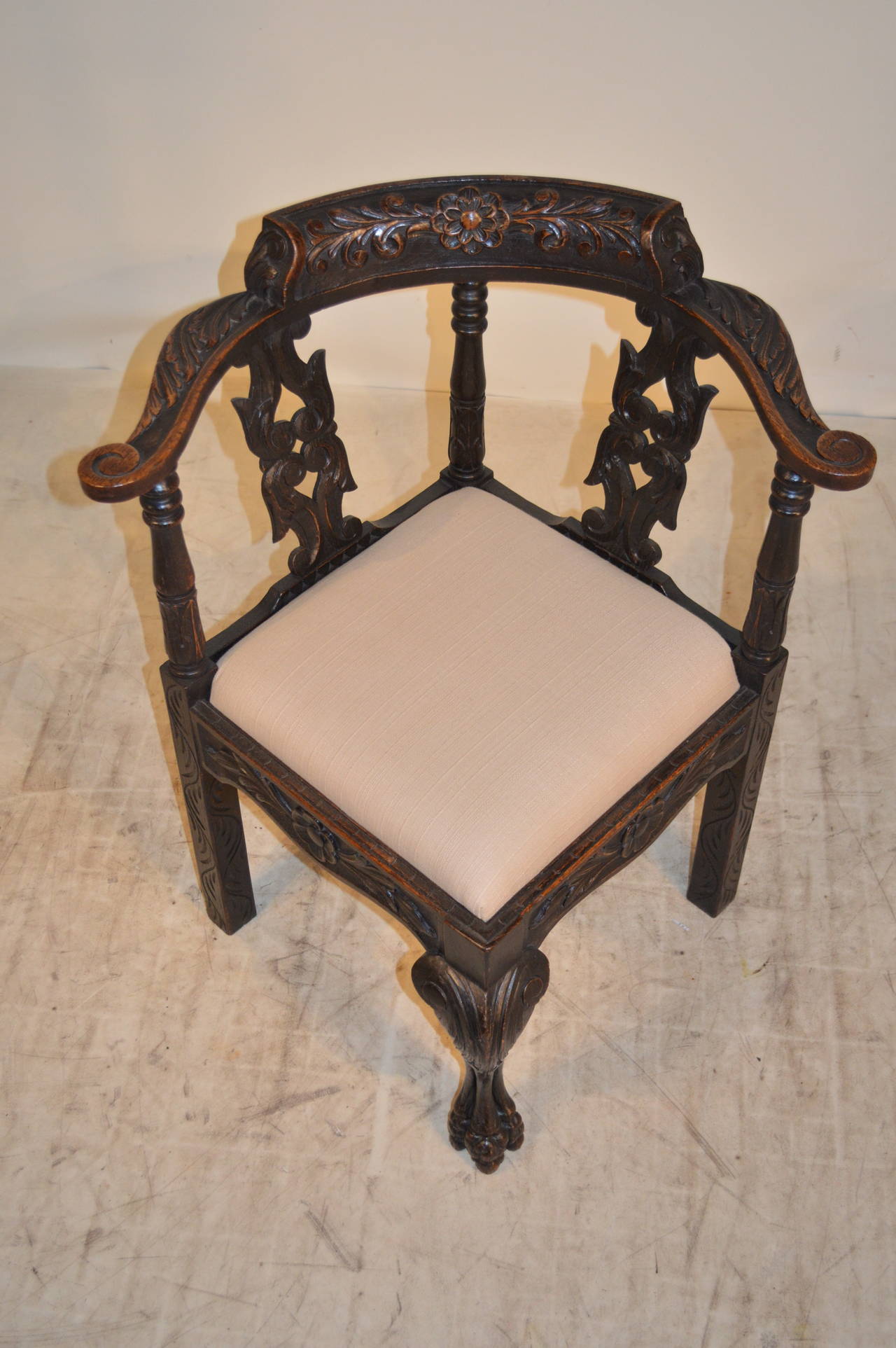 Early 18th Century English Corner Chair at 1stDibs