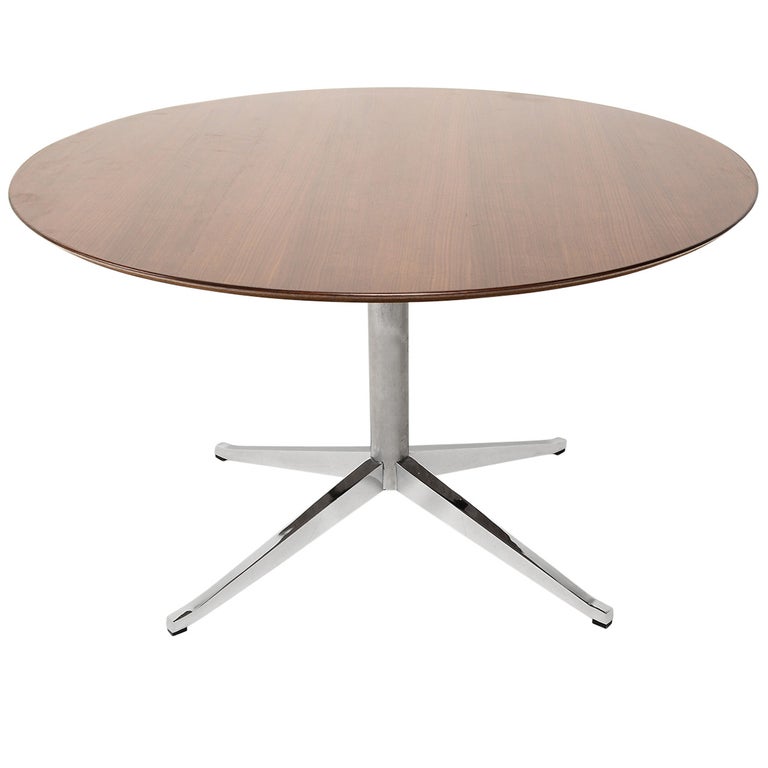 Knoll Round Conference or Dining Table For Sale at 1stDibs