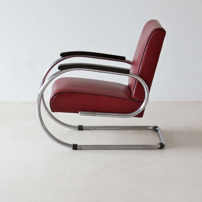 Streamline Cantilever Chair at 1stDibs