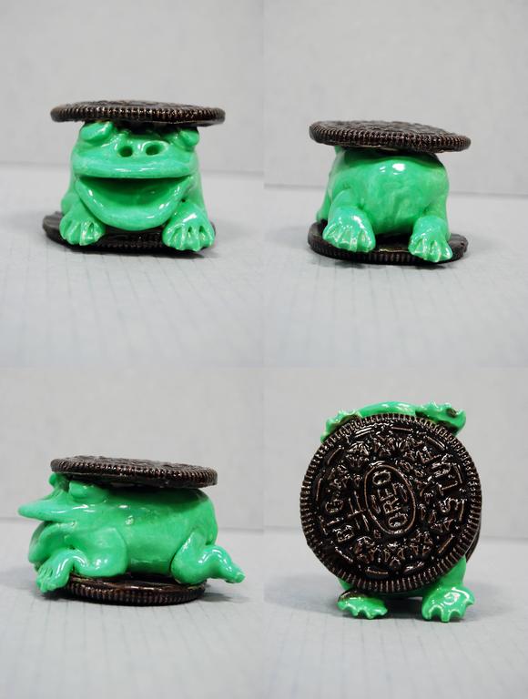 David Gilhooly - Frog Oreo at 1stDibs