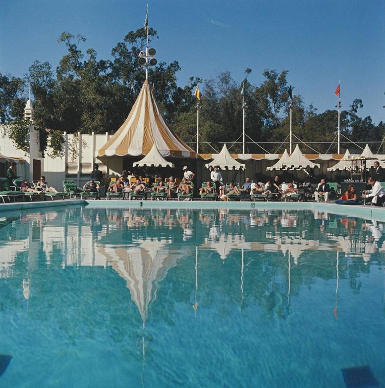 Slim Aarons - Poolside Reflections, Beverly Hills Hotel (Slim Aarons ...