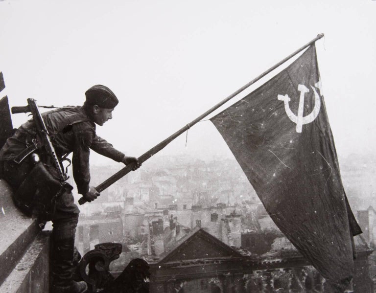 Yevgeny Khaldei - Raising the Hammer and Sickle over the Reichstag ...