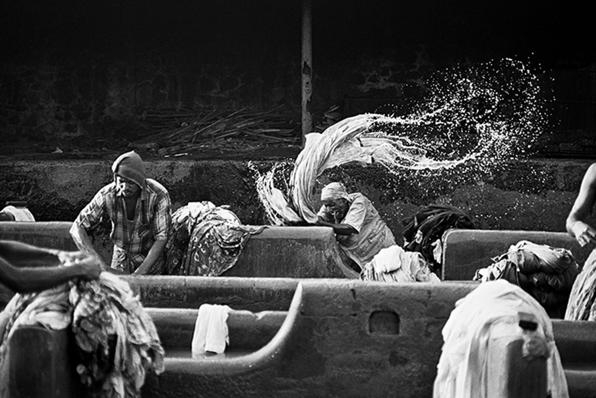Sebastião Salgado - Waura people fishing in the Piulaga Lake. Upper ...