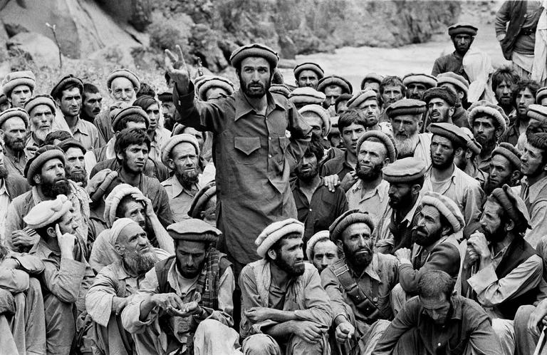 Steve McCurry - Mujahideen Leader Speaks to Fighters, Afghanistan, 1980 ...