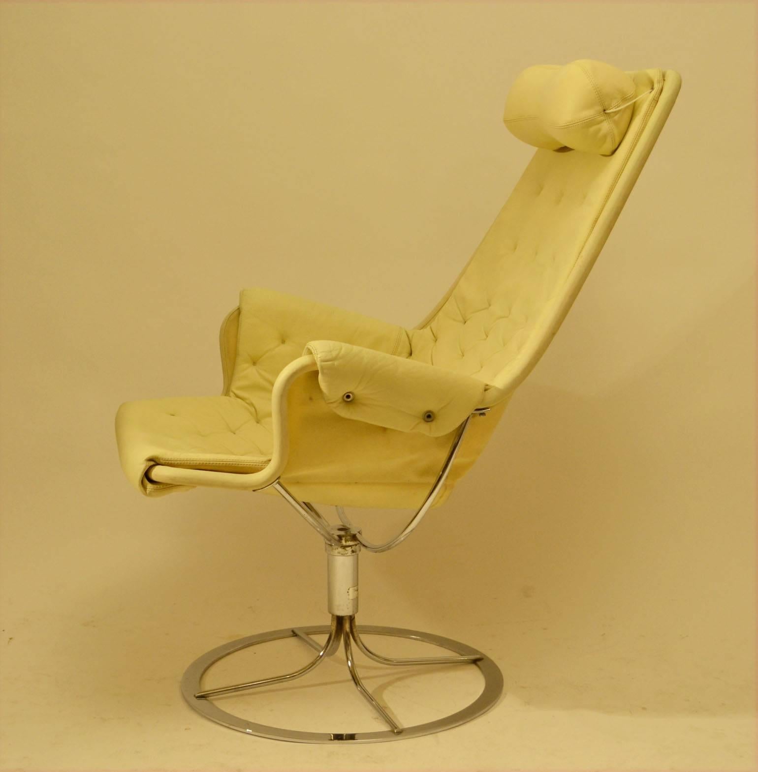 Pair of White Jetson Lounge Chairs by Bruno Mathsson at 1stDibs