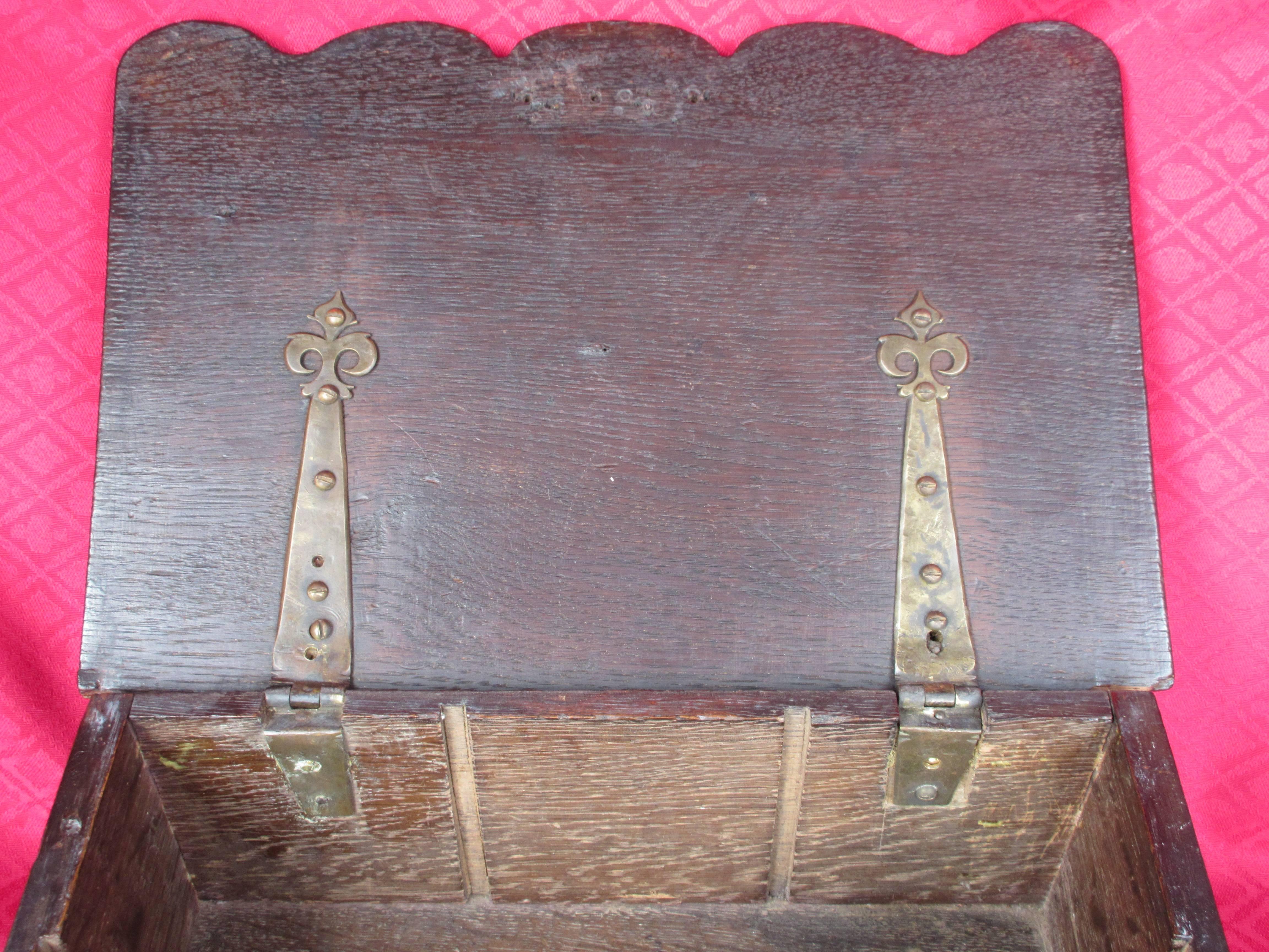 Early 18th Century Rare Oak Bible Box, circa 1735 For Sale at 1stDibs