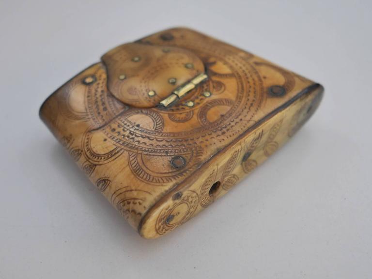 19th Century Horn Snuffbox For Sale at 1stDibs