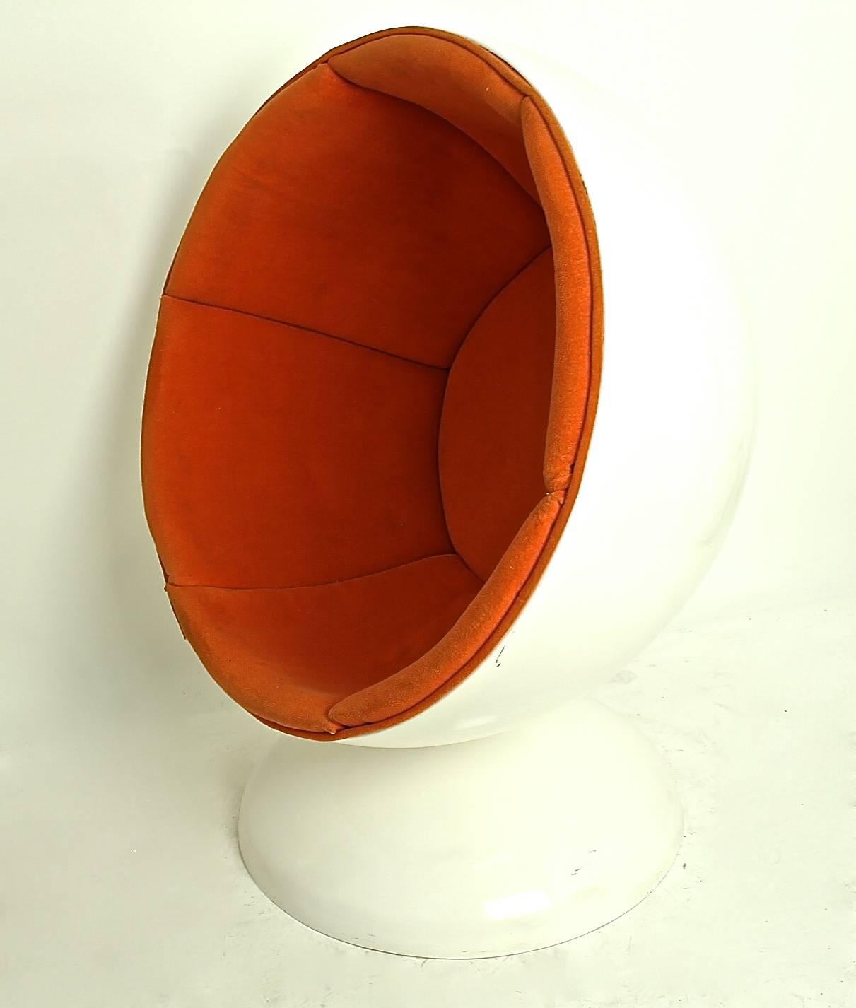Vintage Fiberglass Ball Chair in the Style of Eero Aarnio at 1stDibs