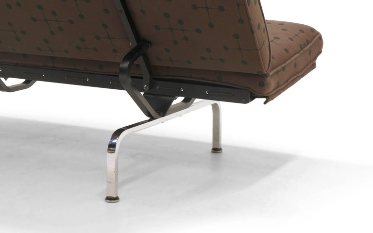 Charles and Ray Eames Sofa Compact for Herman Miller in Eames Dot ...