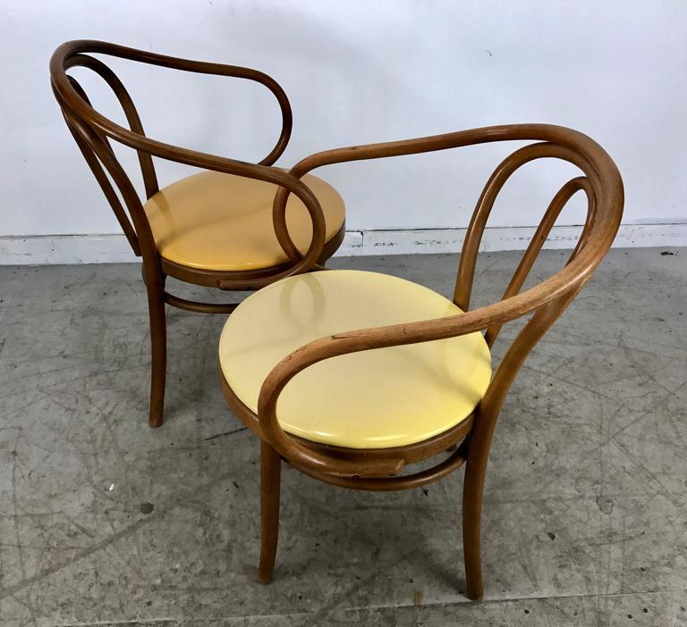 Matched Pair of Classic Bentwood Thonet 209 Chairs Thonet at 1stDibs